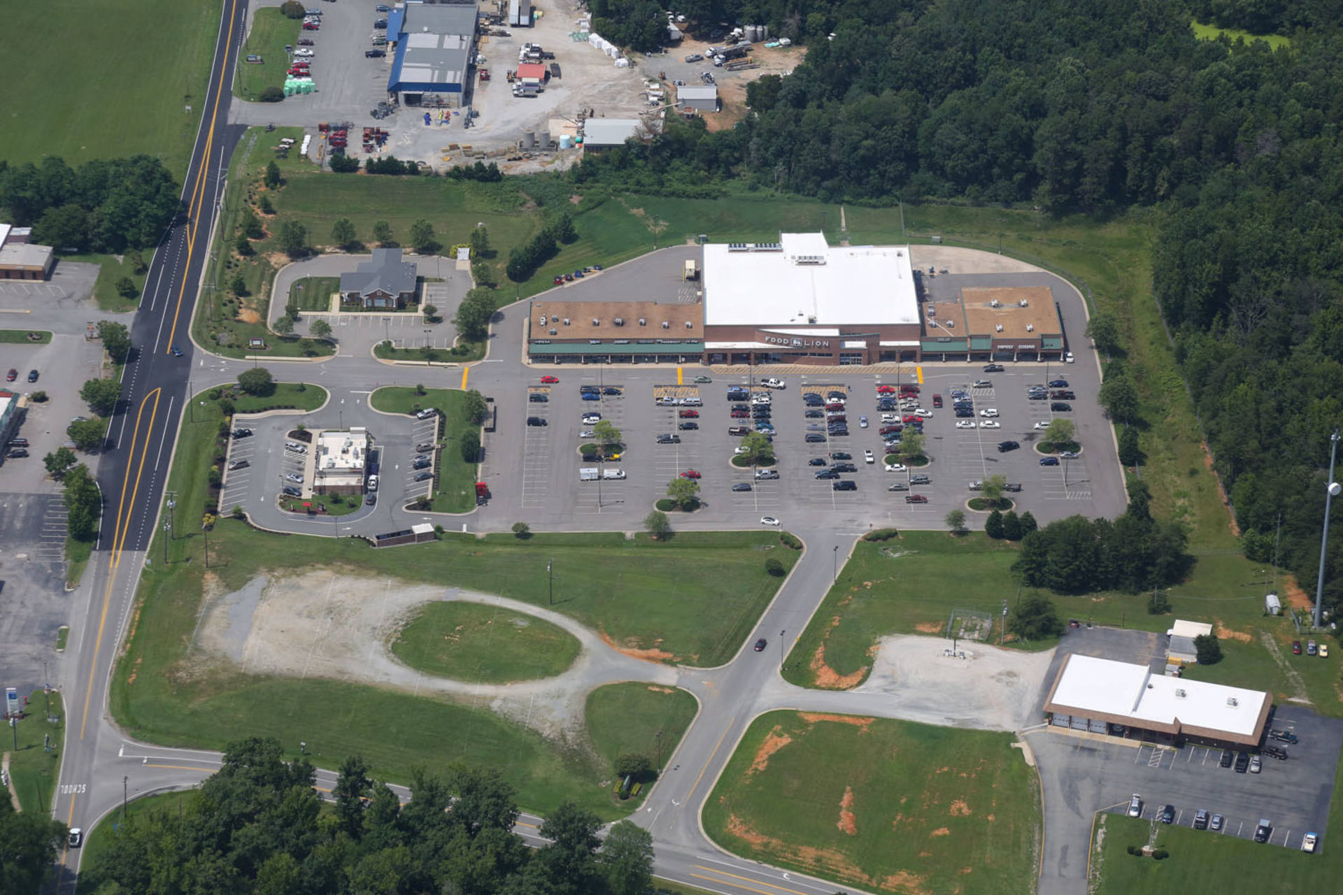 Courthouse Commons Shopping Center - Chase Development